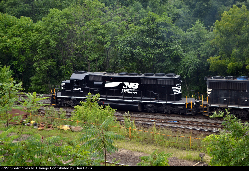 NS SD40-2 3449 (Ex CEFX, UP) leads M6T through the yard
